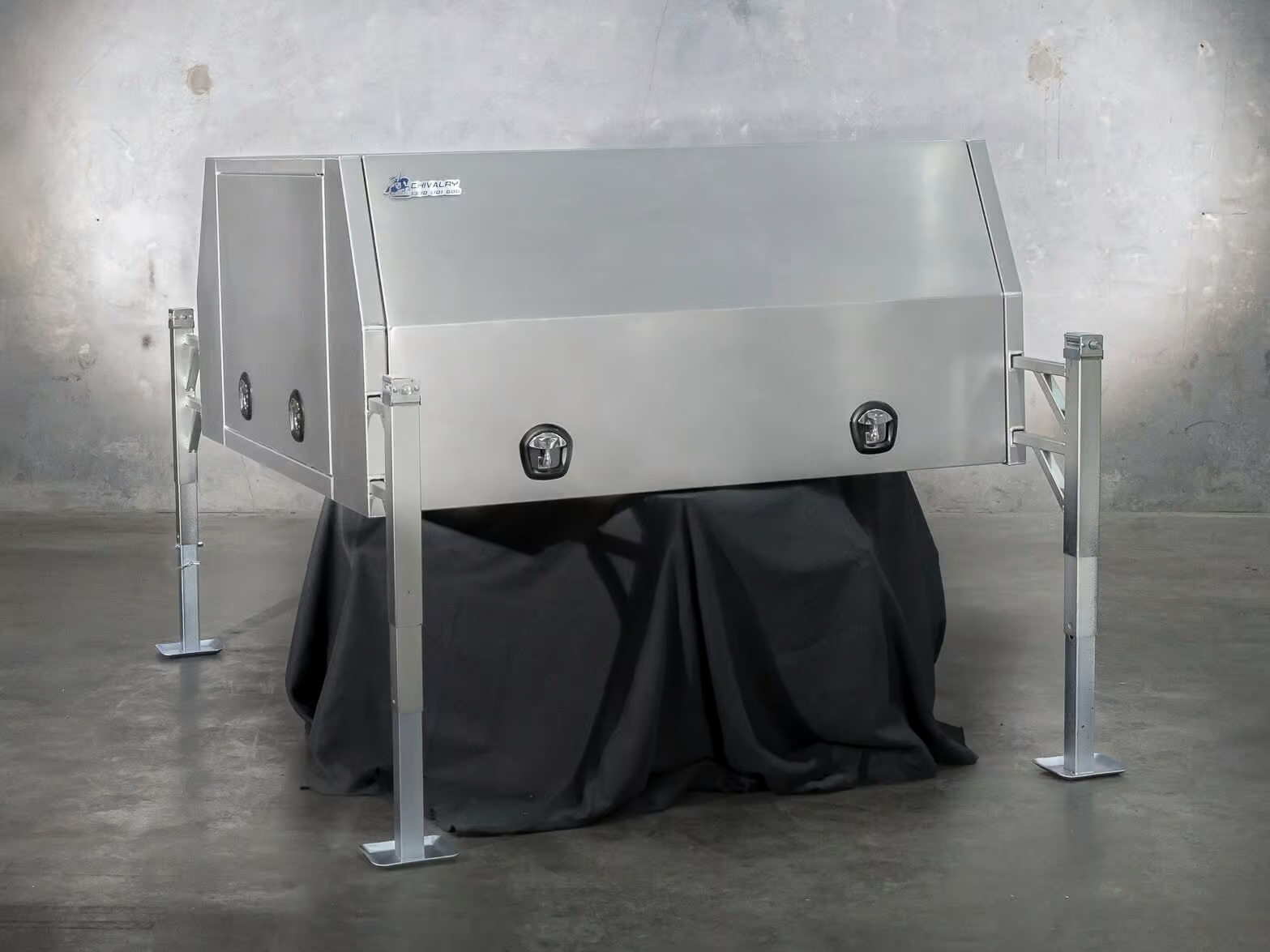 How to Secure & Lock Your UTE Canopy | UTE Chivalry